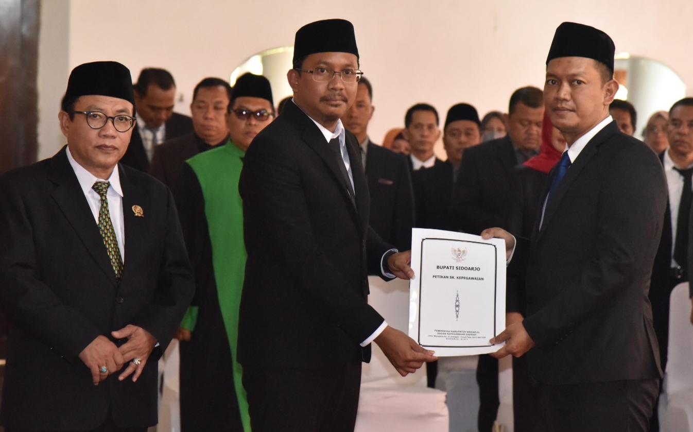 Gus Mudhlor Lantik Empat Pejabat Eselon II | LINTAS SKANDAL Gus Mudhlor Lantik Empat Pejabat Eselon II | LINTAS SKANDAL