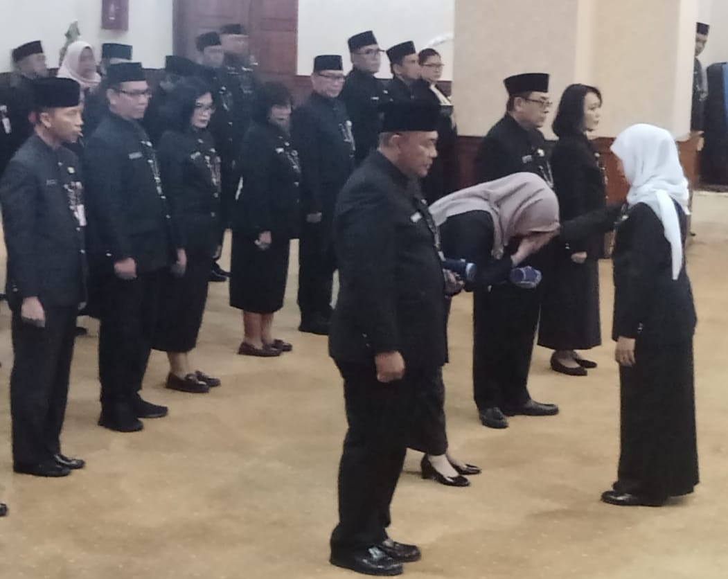 Gubernur Jatim Lantik Empat Pejabat Eselon II | LINTAS SKANDAL Gubernur Jatim Lantik Empat Pejabat Eselon II | LINTAS SKANDAL