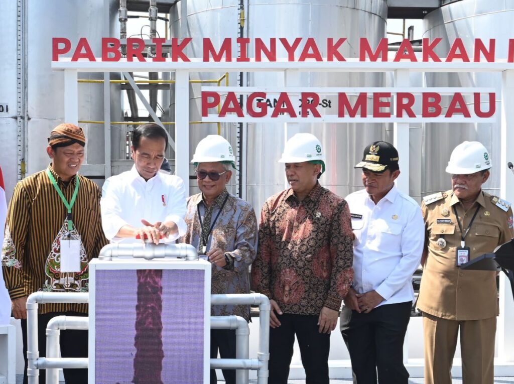 Presiden Resmikan Pabrik Percontohan Minyak Makan Merah Pertama di Indonesia | LINTAS SKANDAL